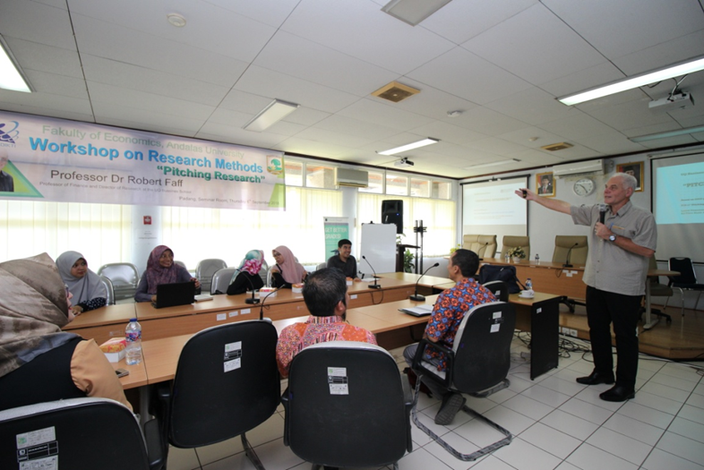 Professor Robert Faff Berbagi Teknik Metode Penelitian – Website Resmi ...