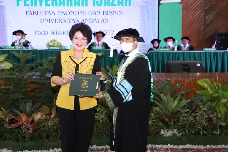 FEB Unand Gelar Penyerahan Ijazah Secara Luring – Website Resmi ...