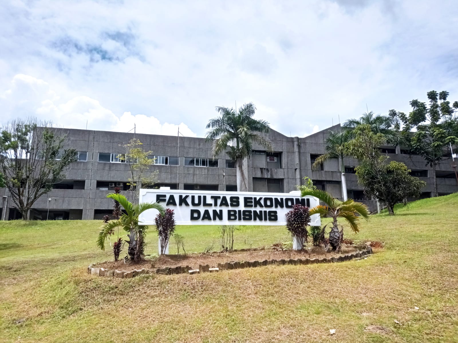 Hasil Seleksi Program Fasttract Departemen Manajemen Tahun 2022 ...